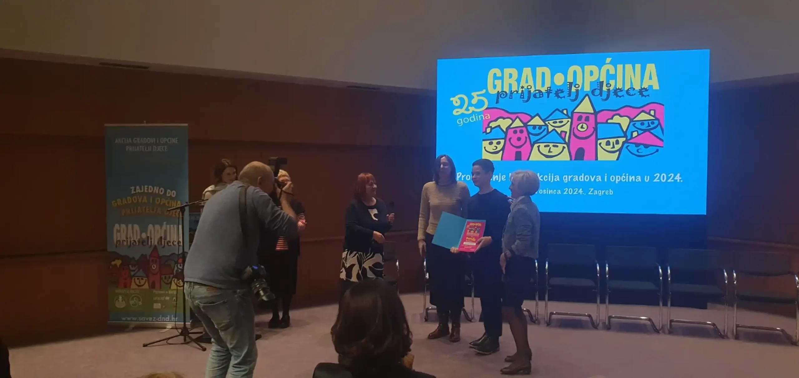 Dugoj Resi priznanje za akciju "Info-punkt mentalnog zdravlja" koju je ...