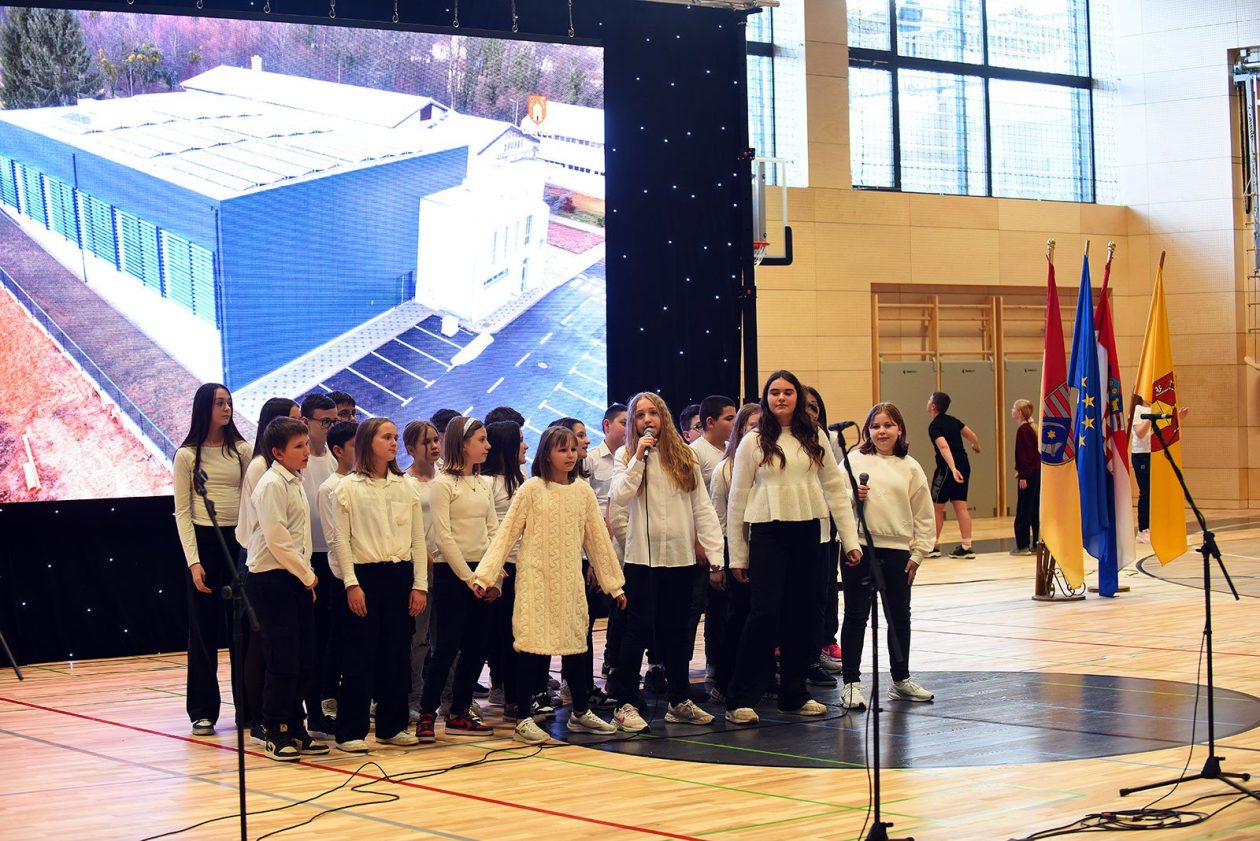 FOTO GALERIJA Otvorenje dograđenog dijela OŠ "Slava Raškaj" Ozalj i ...