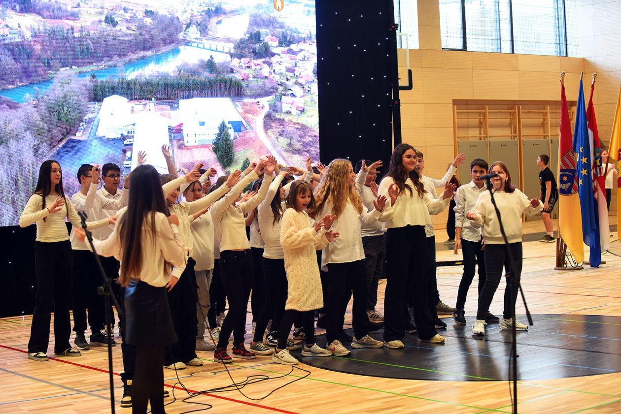 FOTO GALERIJA Otvorenje dograđenog dijela OŠ "Slava Raškaj" Ozalj i ...