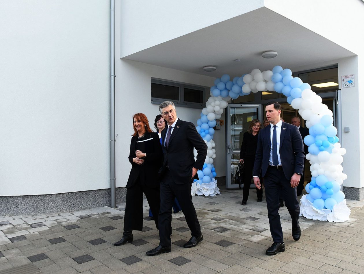 FOTO GALERIJA Otvorenje dograđenog dijela OŠ "Slava Raškaj" Ozalj i ...