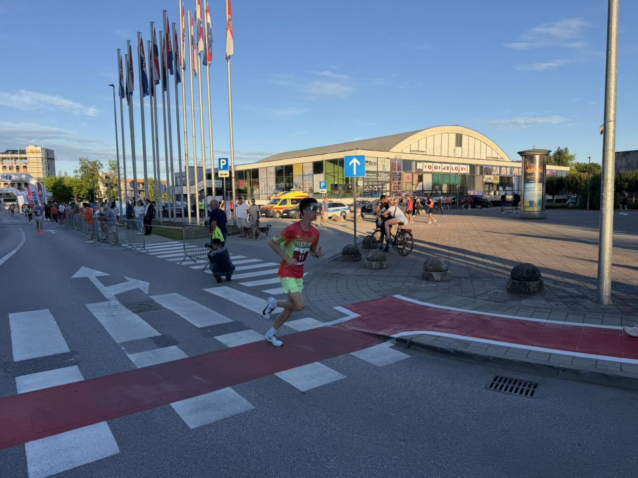 Kenijac Lengen Lolkurraru i Kenijka Ronah Nyaboke Nyabochoa pobjednici ...